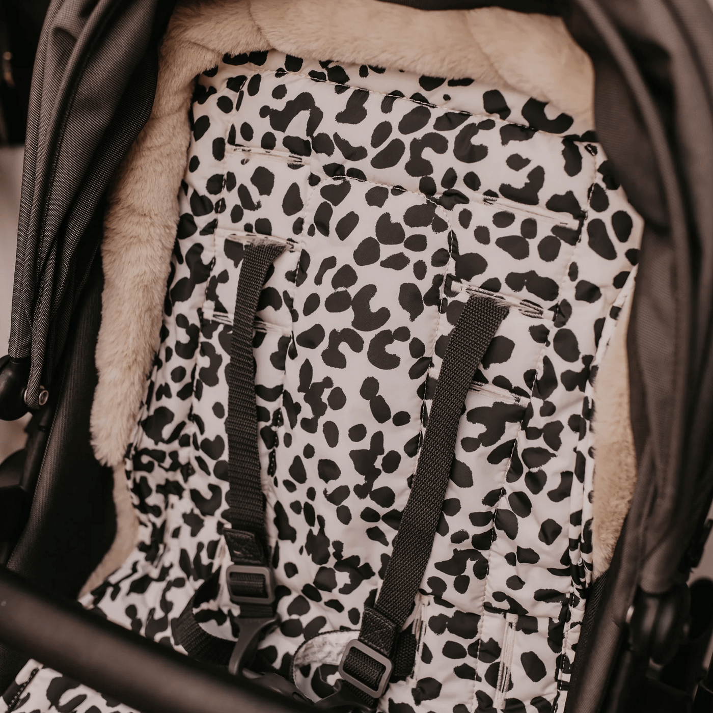 Reversible Pram Liner - Leopard/Faux Fur — OiOi